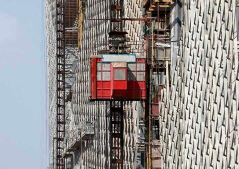 Best Construction Passenger Lifts: Benefits & Costs (100% SAFTY)